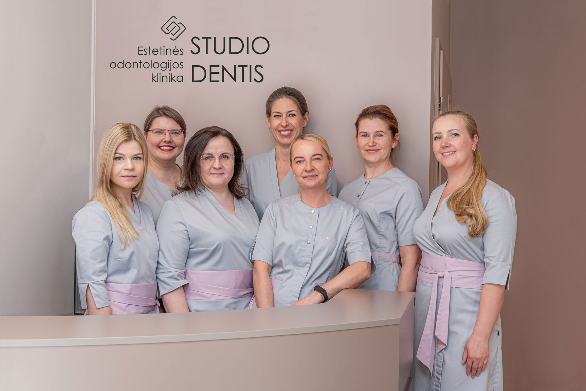 About us | Professional dental team - Studio dentis